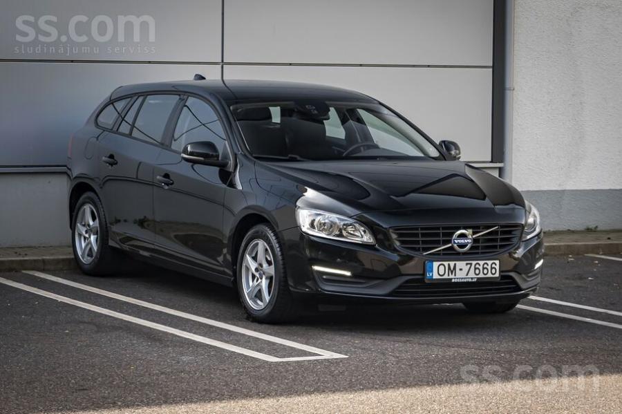 Black Volvo V60 2018 in Riga, with an engine capacity of 2.00 L and mileage of 230 thousand km for 9490 €, photo 4 on AUTOMOTO.COM.LV