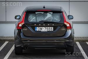 Black Volvo V60 2018 in Riga, with an engine capacity of 2.00 L and mileage of 230 thousand km for 9490 €, photo 6 on AUTOMOTO.COM.LV