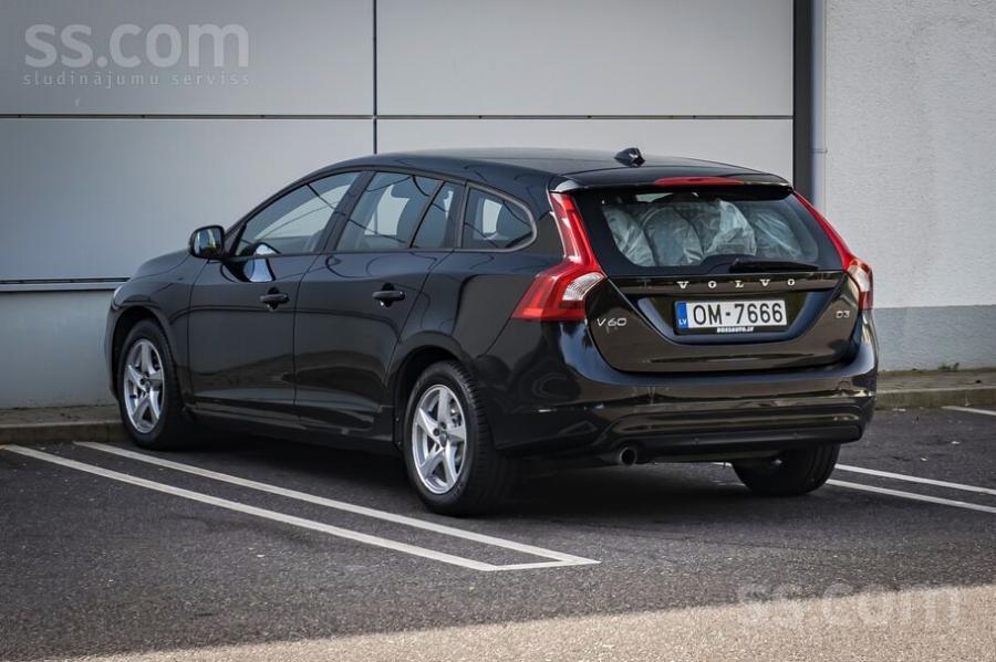 Black Volvo V60 2018 in Riga, with an engine capacity of 2.00 L and mileage of 230 thousand km for 9490 €, photo 7 on AUTOMOTO.COM.LV
