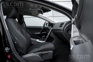 Black Volvo V60 2018 in Riga, with an engine capacity of 2.00 L and mileage of 230 thousand km for 9490 €, photo 10 on AUTOMOTO.COM.LV