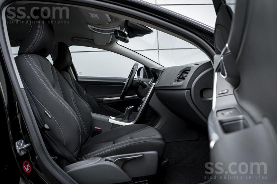 Black Volvo V60 2018 in Riga, with an engine capacity of 2.00 L and mileage of 230 thousand km for 9490 €, photo 10 on AUTOMOTO.COM.LV