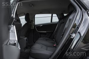 Black Volvo V60 2018 in Riga, with an engine capacity of 2.00 L and mileage of 230 thousand km for 9490 €, photo 11 on AUTOMOTO.COM.LV