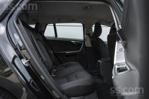 Black Volvo V60 2018 in Riga, with an engine capacity of 2.00 L and mileage of 230 thousand km for 9490 €, photo 12 on AUTOMOTO.COM.LV