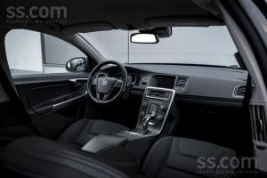 Black Volvo V60 2018 in Riga, with an engine capacity of 2.00 L and mileage of 230 thousand km for 9490 €, photo 13 on AUTOMOTO.COM.LV