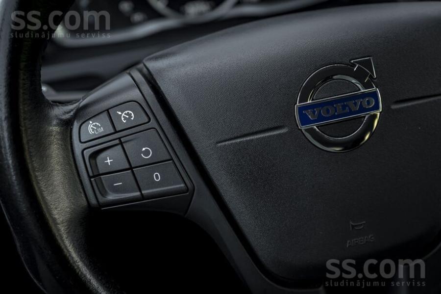 Black Volvo V60 2018 in Riga, with an engine capacity of 2.00 L and mileage of 230 thousand km for 9490 €, photo 16 on AUTOMOTO.COM.LV
