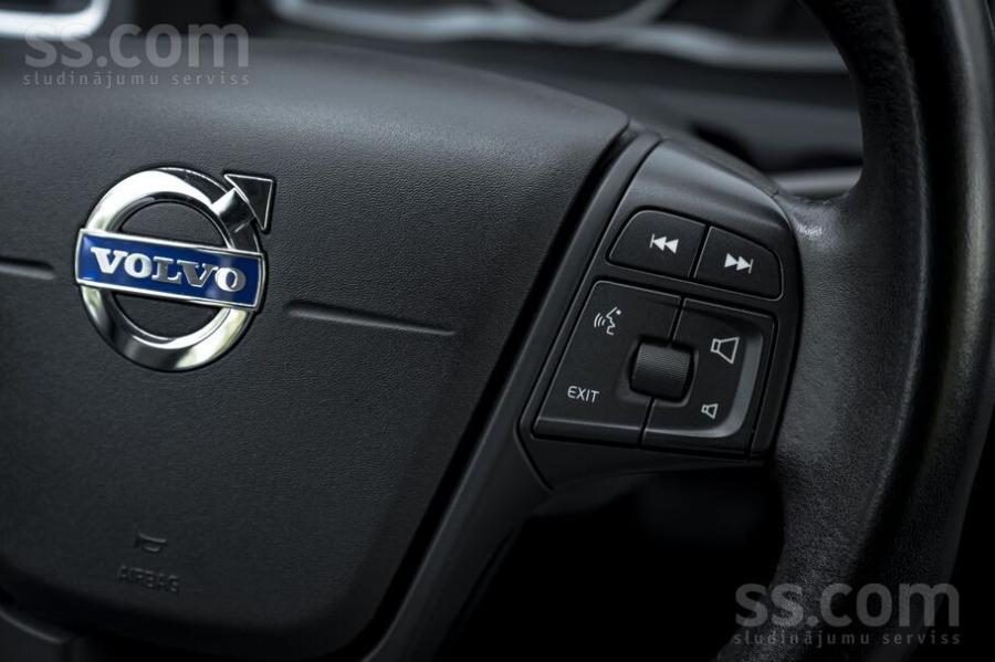Black Volvo V60 2018 in Riga, with an engine capacity of 2.00 L and mileage of 230 thousand km for 9490 €, photo 18 on AUTOMOTO.COM.LV