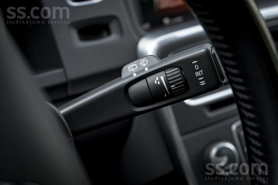 Black Volvo V60 2018 in Riga, with an engine capacity of 2.00 L and mileage of 230 thousand km for 9490 €, photo 19 on AUTOMOTO.COM.LV