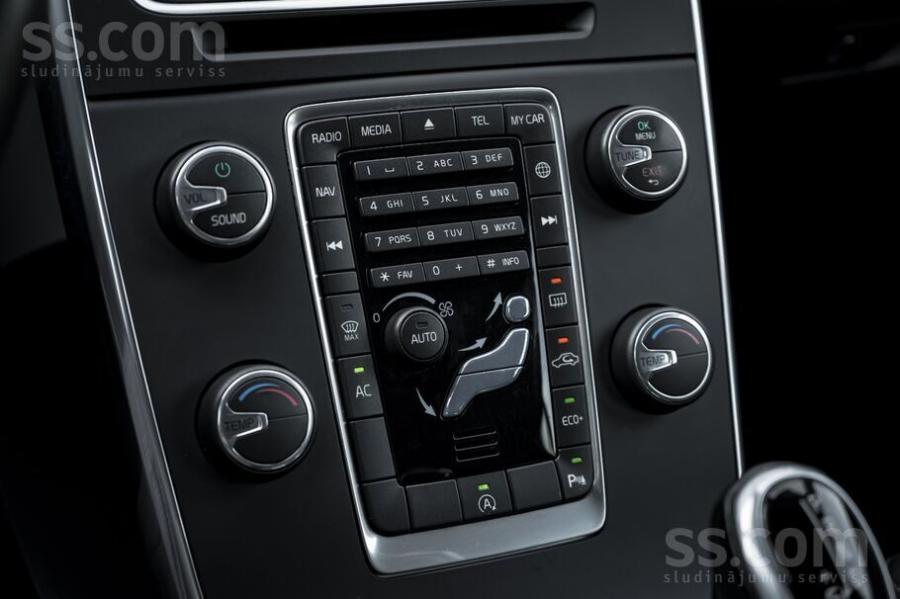 Black Volvo V60 2018 in Riga, with an engine capacity of 2.00 L and mileage of 230 thousand km for 9490 €, photo 21 on AUTOMOTO.COM.LV