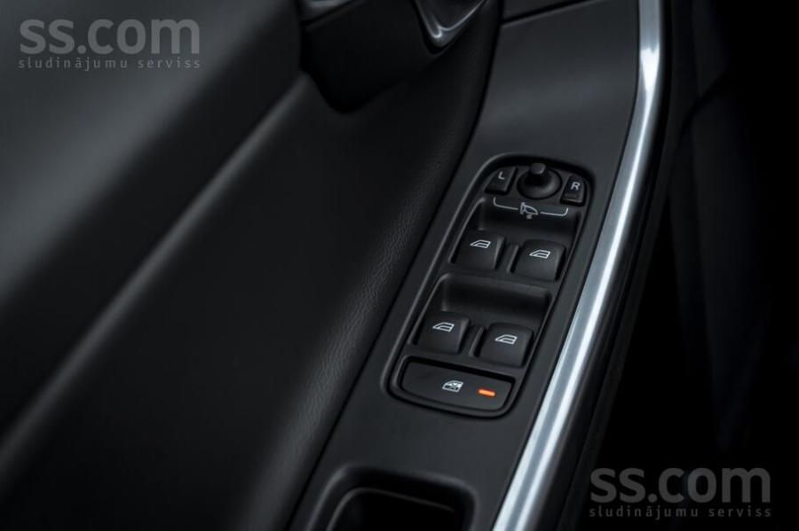 Black Volvo V60 2018 in Riga, with an engine capacity of 2.00 L and mileage of 230 thousand km for 9490 €, photo 25 on AUTOMOTO.COM.LV