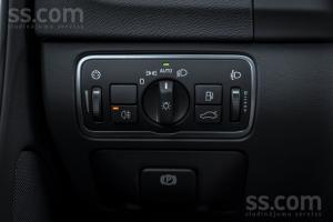Black Volvo V60 2018 in Riga, with an engine capacity of 2.00 L and mileage of 230 thousand km for 9490 €, photo 26 on AUTOMOTO.COM.LV