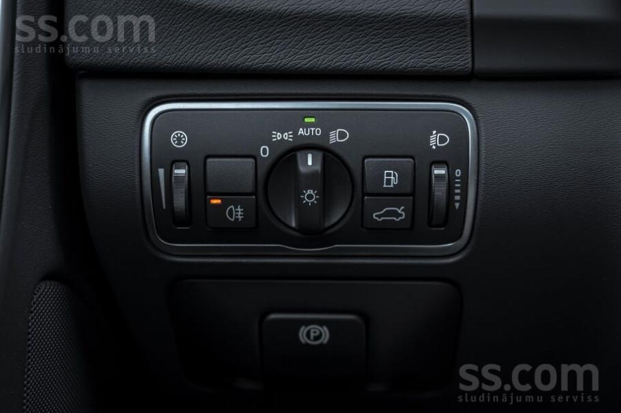 Black Volvo V60 2018 in Riga, with an engine capacity of 2.00 L and mileage of 230 thousand km for 9490 €, photo 26 on AUTOMOTO.COM.LV