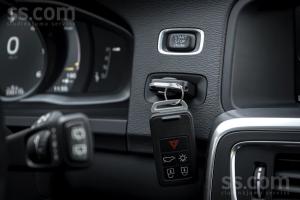 Black Volvo V60 2018 in Riga, with an engine capacity of 2.00 L and mileage of 230 thousand km for 9490 €, photo 27 on AUTOMOTO.COM.LV