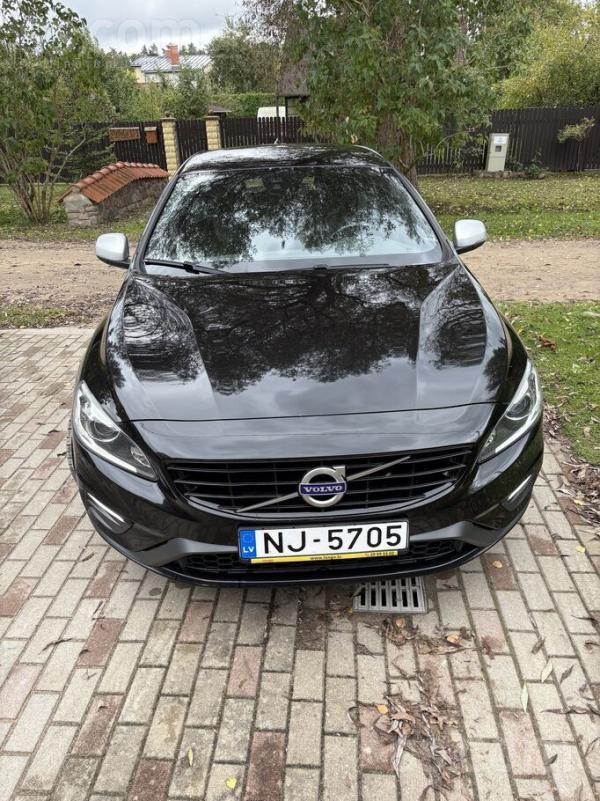 Melns Volvo V60 2018 Jelgava, ar dzinēja tilpumu 2.00 L un nobraukumu 188 tūkst. km par 11500 €, foto 4 vietnē AUTOMOTO.COM.LV