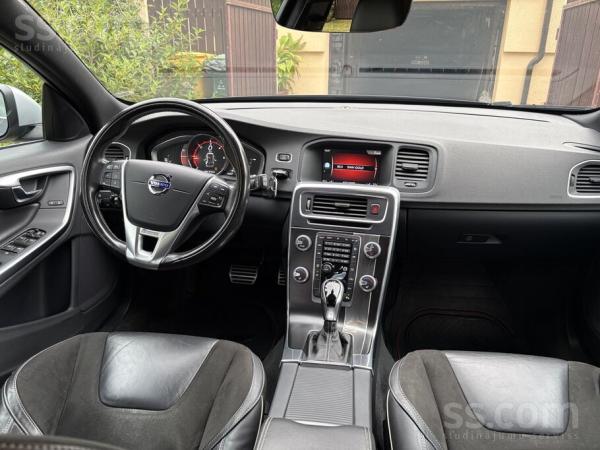 Melns Volvo V60 2018 Jelgava, ar dzinēja tilpumu 2.00 L un nobraukumu 188 tūkst. km par 11500 €, foto 5 vietnē AUTOMOTO.COM.LV