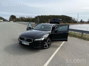 Black Volvo V60 2019 in Riga, with an engine capacity of 2.00 L and mileage of 256 thousand km for 15900 €, photo 5 on AUTOMOTO.COM.LV