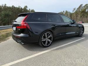 Black Volvo V60 2019 in Riga, with an engine capacity of 2.00 L and mileage of 256 thousand km for 15900 €, photo 22 on AUTOMOTO.COM.LV