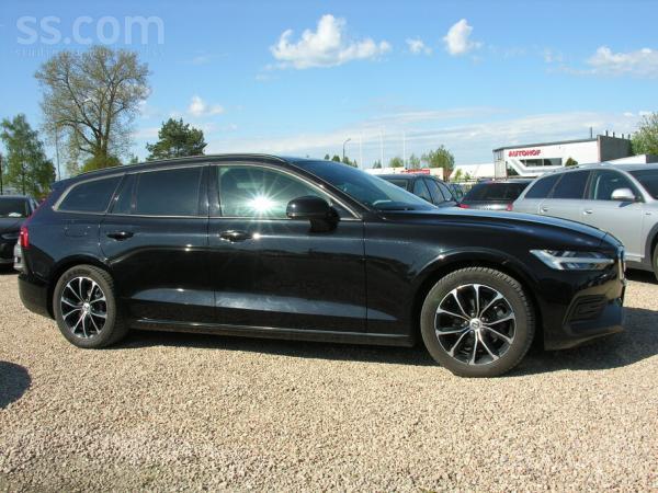 Black Volvo V60 2019 in Riga, with an engine capacity of 2.00 L and mileage of 268 thousand km for 14950 €, photo 2 on AUTOMOTO.COM.LV