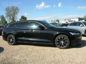 Black Volvo V60 2019 in Riga, with an engine capacity of 2.00 L and mileage of 268 thousand km for 14950 €, photo 2 on AUTOMOTO.COM.LV