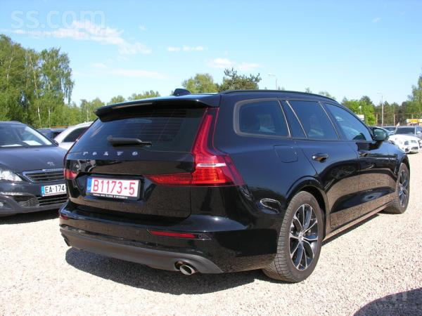 Black Volvo V60 2019 in Riga, with an engine capacity of 2.00 L and mileage of 268 thousand km for 14950 €, photo 3 on AUTOMOTO.COM.LV
