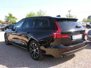 Black Volvo V60 2019 in Riga, with an engine capacity of 2.00 L and mileage of 268 thousand km for 14950 €, photo 4 on AUTOMOTO.COM.LV