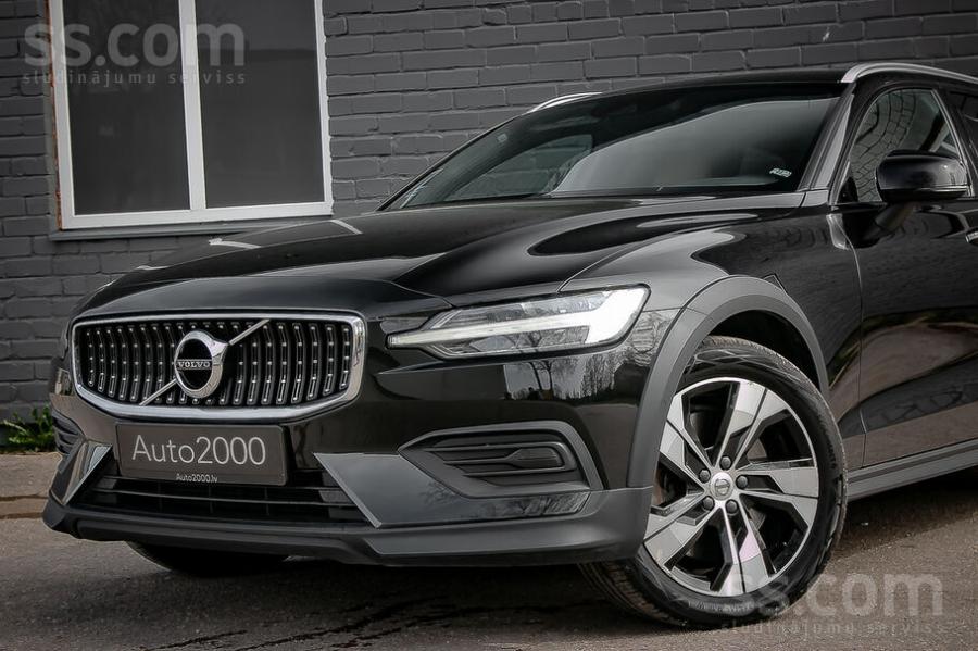 Black Volvo V60 2019 in Tukums, with an engine capacity of 2.00 L and mileage of 168 thousand km for 20777 €, photo 2 on AUTOMOTO.COM.LV