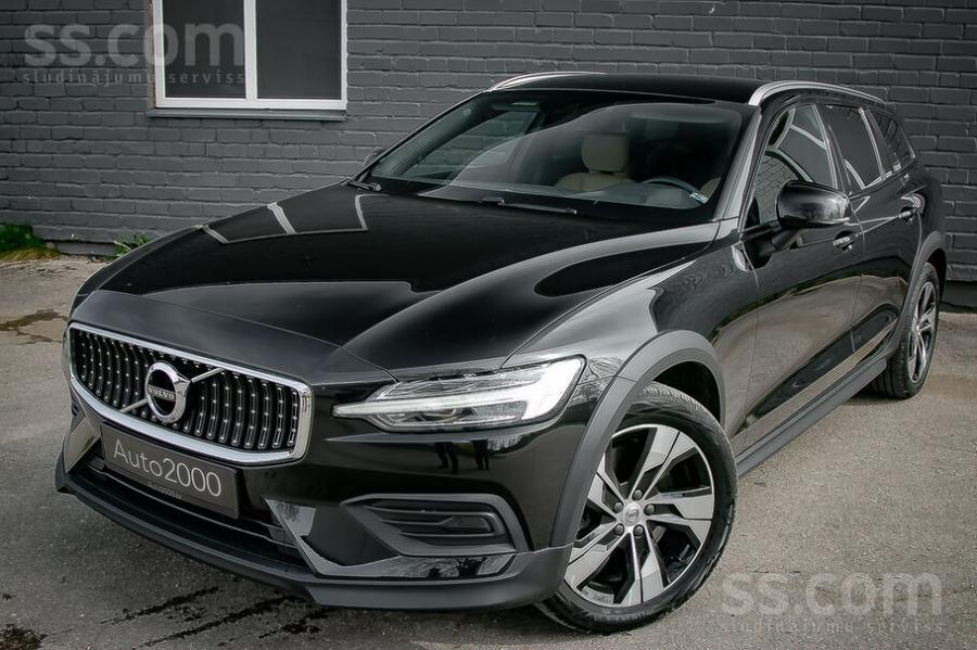 Black Volvo V60 2019 in Tukums, with an engine capacity of 2.00 L and mileage of 168 thousand km for 20777 €, photo 3 on AUTOMOTO.COM.LV