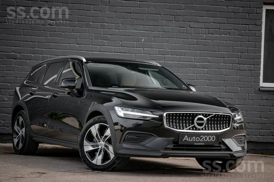 Black Volvo V60 2019 in Tukums, with an engine capacity of 2.00 L and mileage of 168 thousand km for 20777 €, photo 4 on AUTOMOTO.COM.LV