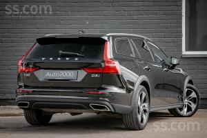 Black Volvo V60 2019 in Tukums, with an engine capacity of 2.00 L and mileage of 168 thousand km for 20777 €, photo 8 on AUTOMOTO.COM.LV