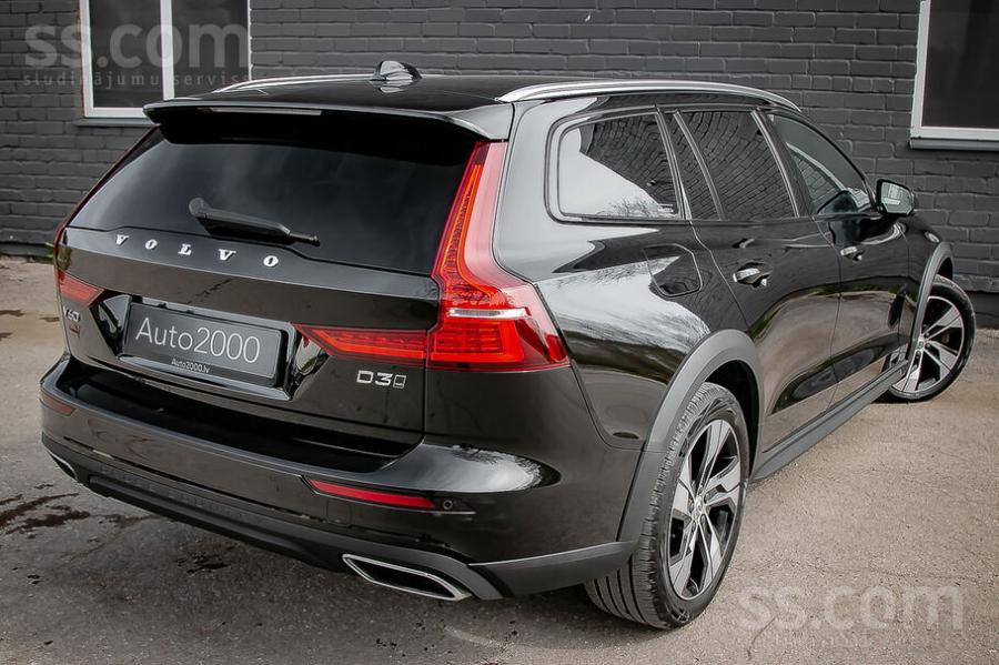 Black Volvo V60 2019 in Tukums, with an engine capacity of 2.00 L and mileage of 168 thousand km for 20777 €, photo 9 on AUTOMOTO.COM.LV