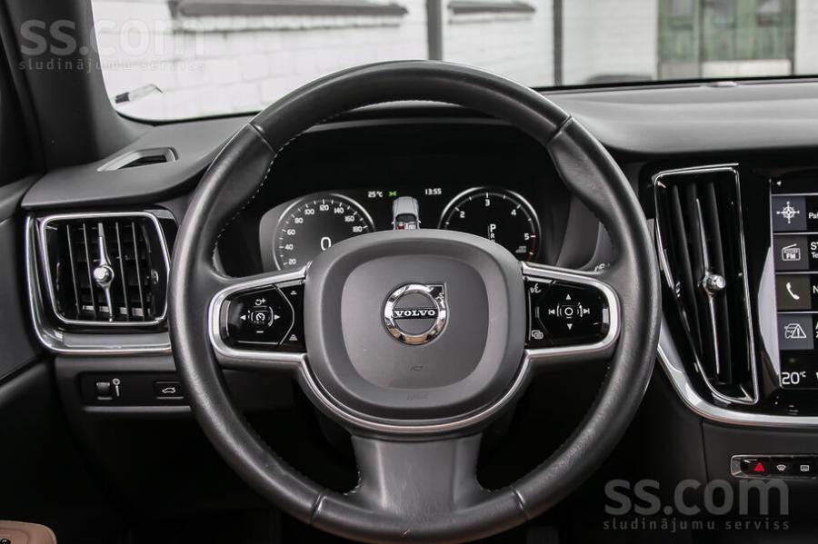 Black Volvo V60 2019 in Tukums, with an engine capacity of 2.00 L and mileage of 168 thousand km for 20777 €, photo 18 on AUTOMOTO.COM.LV