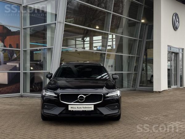 Black Volvo V60 2019 in Valmiera, with an engine capacity of 2.00 L and mileage of 193 thousand km for 18900 €, photo 2 on AUTOMOTO.COM.LV