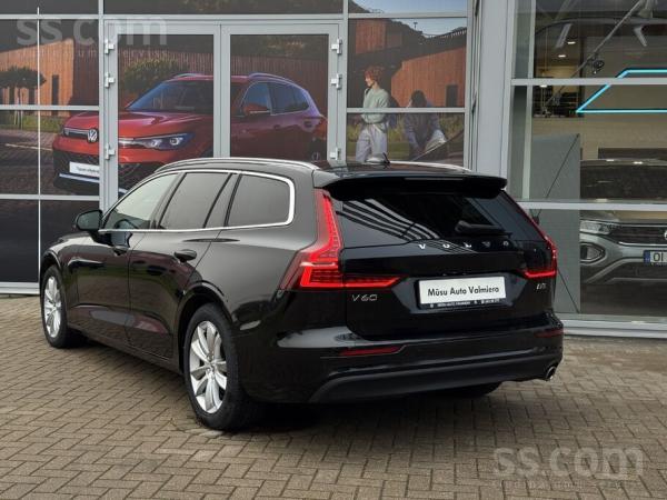 Black Volvo V60 2019 in Valmiera, with an engine capacity of 2.00 L and mileage of 193 thousand km for 18900 €, photo 4 on AUTOMOTO.COM.LV