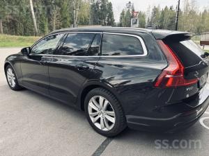 Melns Volvo V60 2019 Ogre, ar dzinēja tilpumu 2.00 L un nobraukumu 230 tūkst. km par 14500 €, foto 2 vietnē AUTOMOTO.COM.LV