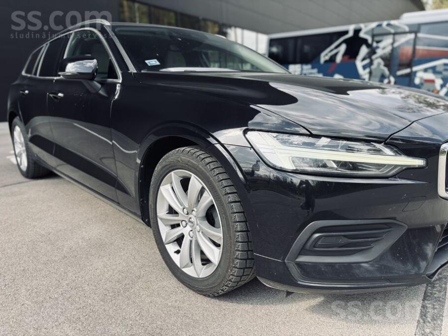 Melns Volvo V60 2019 Ogre, ar dzinēja tilpumu 2.00 L un nobraukumu 230 tūkst. km par 14500 €, foto 4 vietnē AUTOMOTO.COM.LV