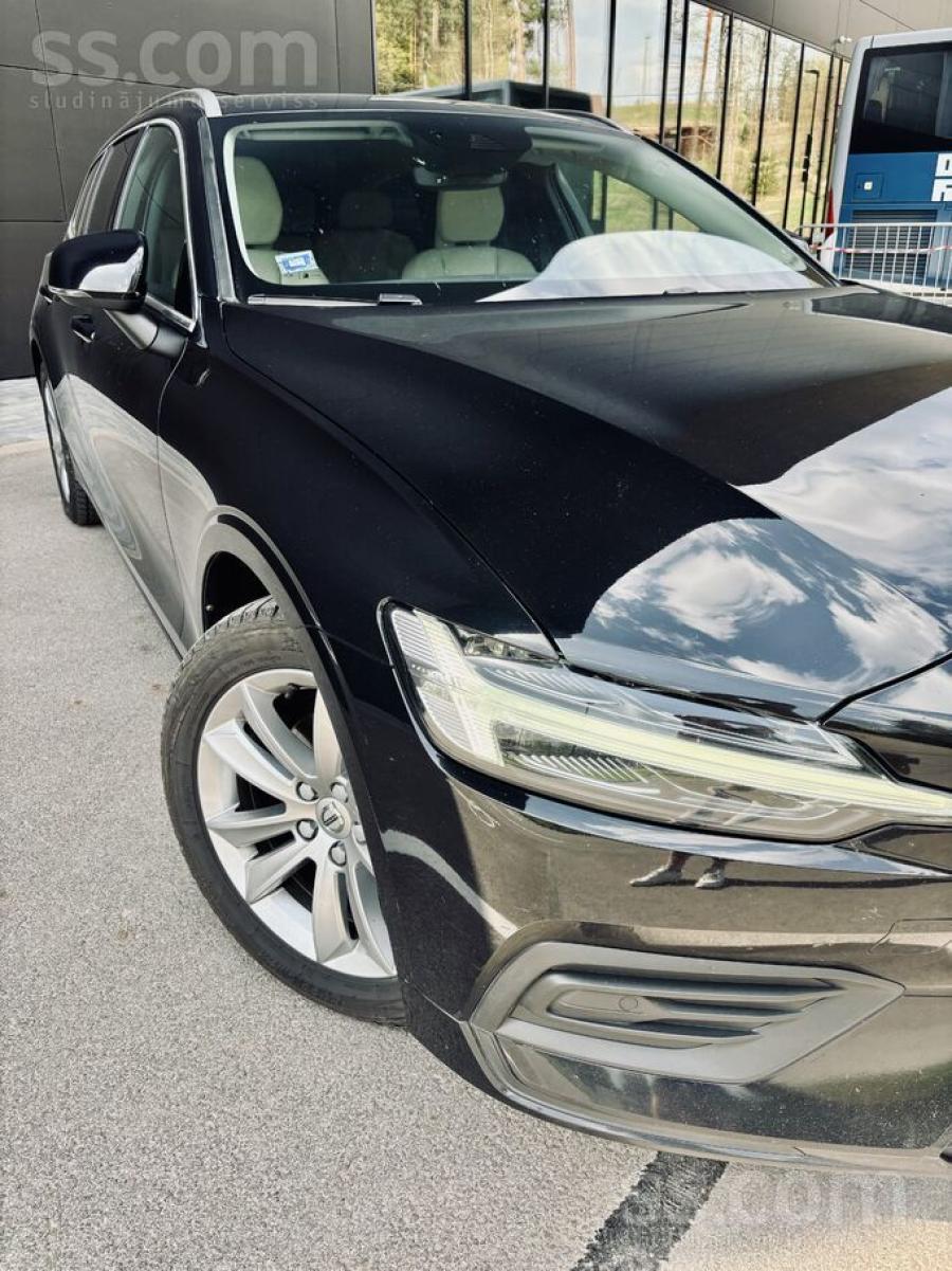 Melns Volvo V60 2019 Ogre, ar dzinēja tilpumu 2.00 L un nobraukumu 230 tūkst. km par 14500 €, foto 6 vietnē AUTOMOTO.COM.LV