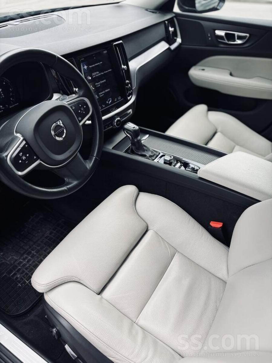 Melns Volvo V60 2019 Ogre, ar dzinēja tilpumu 2.00 L un nobraukumu 230 tūkst. km par 14500 €, foto 13 vietnē AUTOMOTO.COM.LV