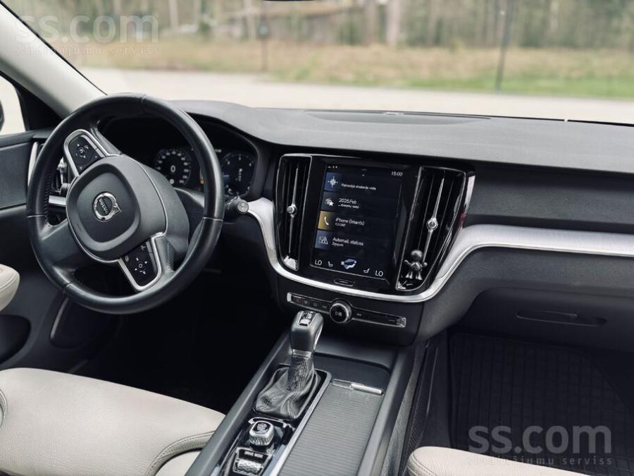Melns Volvo V60 2019 Ogre, ar dzinēja tilpumu 2.00 L un nobraukumu 230 tūkst. km par 14500 €, foto 14 vietnē AUTOMOTO.COM.LV