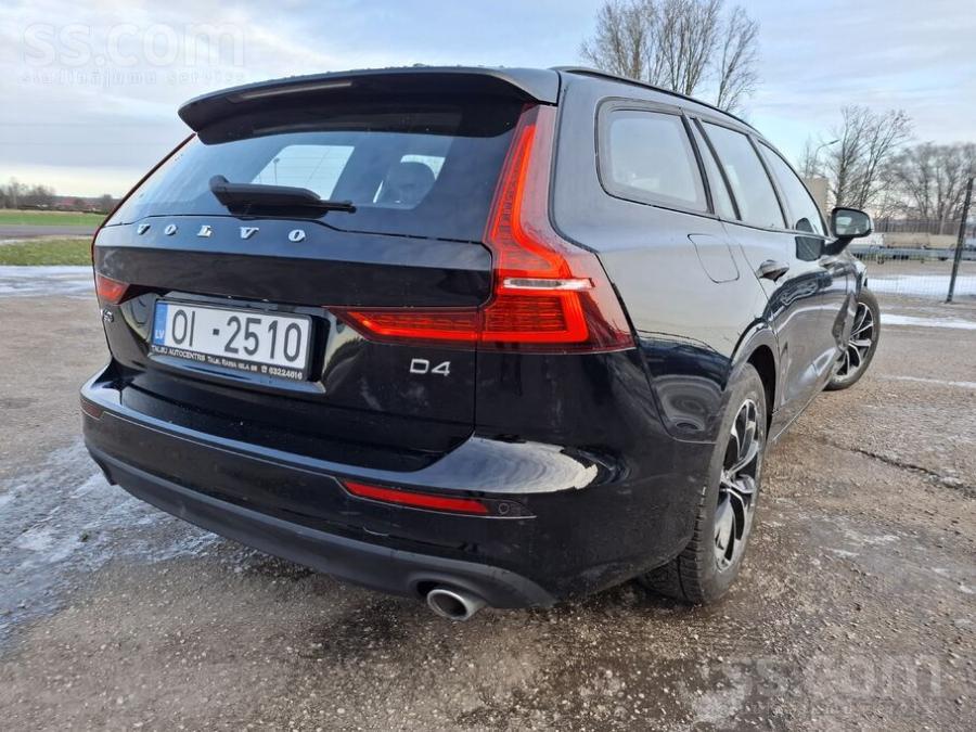 Melns Volvo V60 2019 Talsi, ar dzinēja tilpumu 2.00 L un nobraukumu 210 tūkst. km par 15800 €, foto 2 vietnē AUTOMOTO.COM.LV