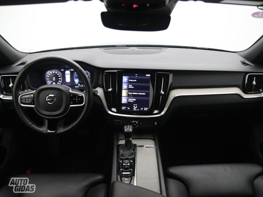 Black Volvo V60 2019 in Vilnius, with an engine capacity of 2.00 L and mileage of 230 thousand km for 16699 €, photo 2 on AUTOMOTO.COM.LV