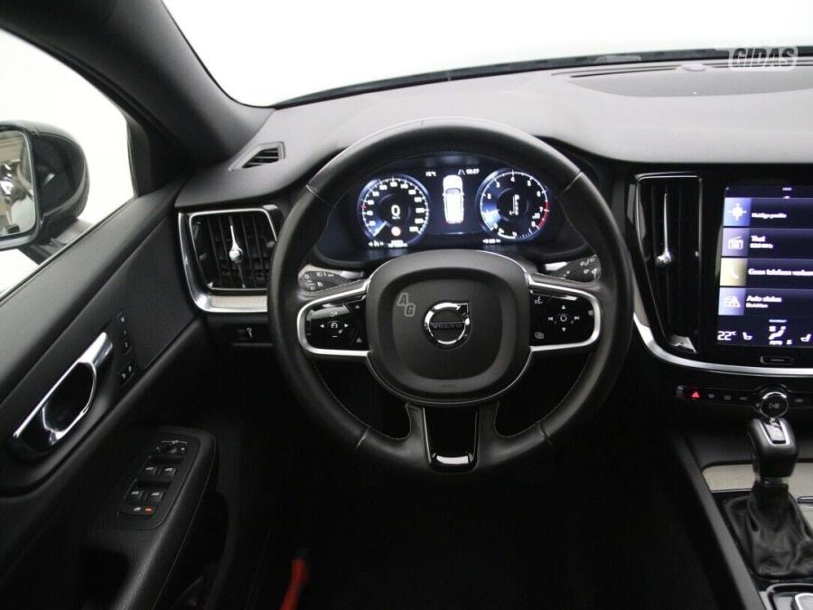 Black Volvo V60 2019 in Vilnius, with an engine capacity of 2.00 L and mileage of 230 thousand km for 16699 €, photo 17 on AUTOMOTO.COM.LV