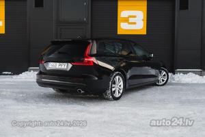 Black Volvo V60 2019 in Tallinn, with an engine capacity of 2.00 L and mileage of 325 thousand km for 10999 €, photo 4 on AUTOMOTO.COM.LV