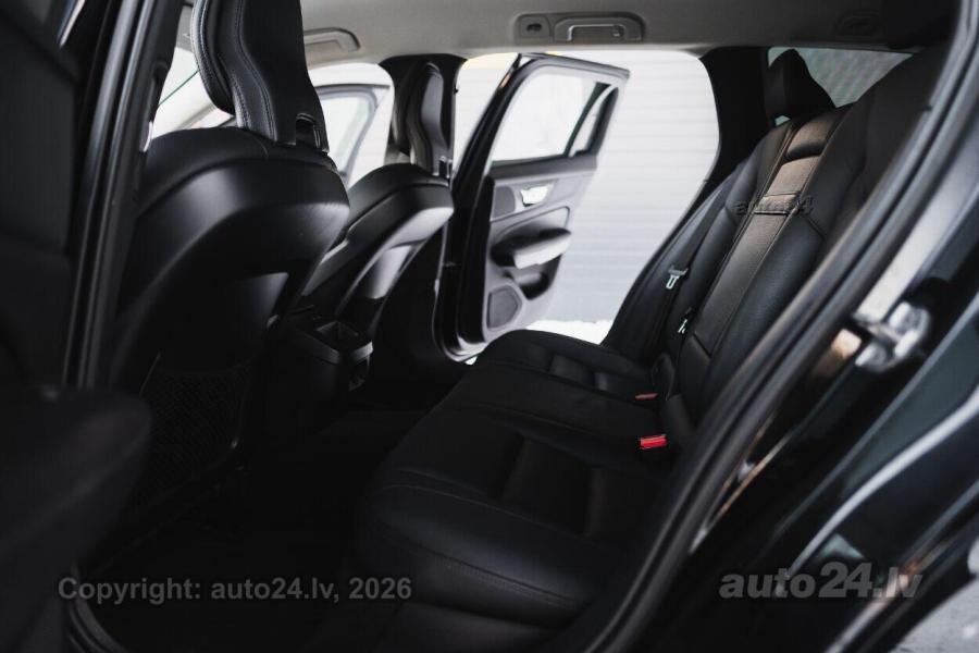 Black Volvo V60 2019 in Tallinn, with an engine capacity of 2.00 L and mileage of 325 thousand km for 10999 €, photo 11 on AUTOMOTO.COM.LV
