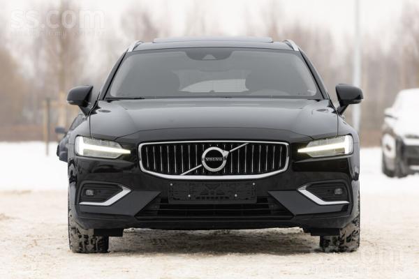 Black Volvo V60 2019 in Riga, with an engine capacity of 2.00 L and mileage of 264 thousand km for 14500 €, photo 2 on AUTOMOTO.COM.LV
