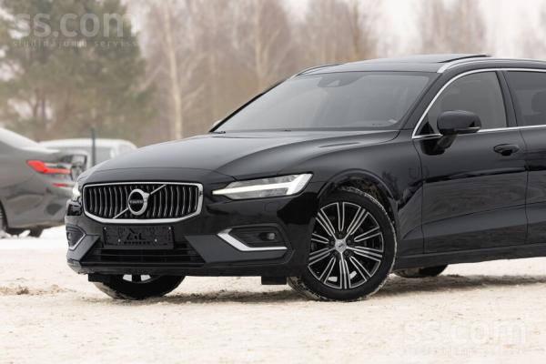 Black Volvo V60 2019 in Riga, with an engine capacity of 2.00 L and mileage of 264 thousand km for 14500 €, photo 3 on AUTOMOTO.COM.LV