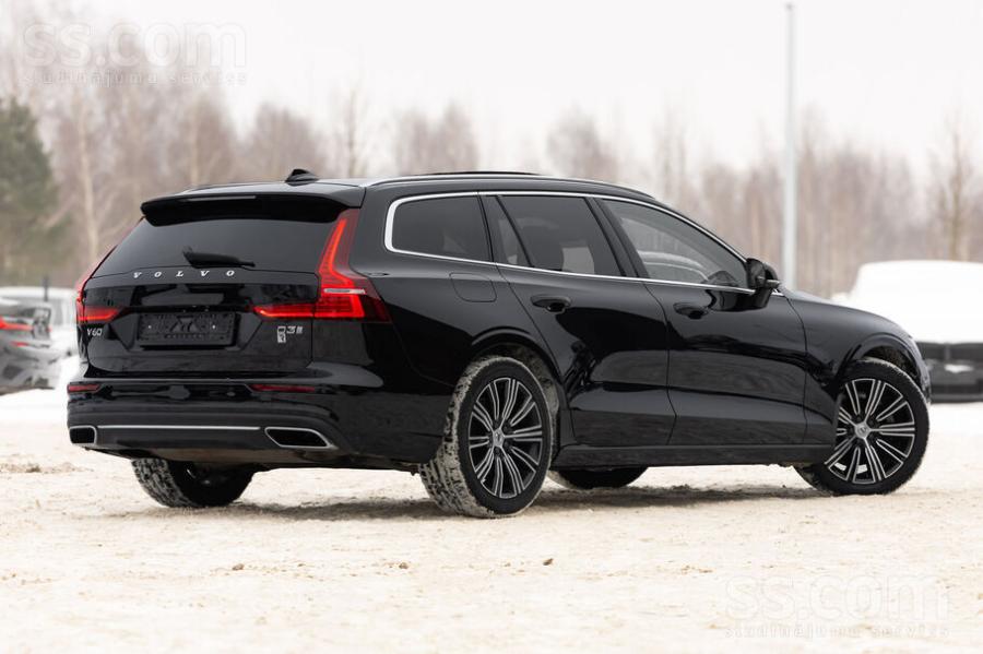 Black Volvo V60 2019 in Riga, with an engine capacity of 2.00 L and mileage of 264 thousand km for 14500 €, photo 7 on AUTOMOTO.COM.LV