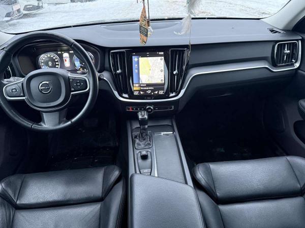 Black Volvo V60 2019 in Vilnius, with an engine capacity of 1.97 L and mileage of 261 thousand km for 14500 €, photo 8 on AUTOMOTO.COM.LV