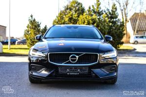 Black Volvo V60 2019 in Kretinga, with an engine capacity of 2.00 L and mileage of 435 thousand km for 11950 €, photo 3 on AUTOMOTO.COM.LV