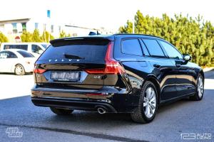Black Volvo V60 2019 in Kretinga, with an engine capacity of 2.00 L and mileage of 435 thousand km for 11950 €, photo 5 on AUTOMOTO.COM.LV