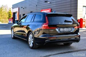 Black Volvo V60 2019 in Kretinga, with an engine capacity of 2.00 L and mileage of 435 thousand km for 11950 €, photo 6 on AUTOMOTO.COM.LV