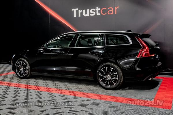 Black Volvo V60 2019 in Parnu, with an engine capacity of 2.00 L and mileage of 287 thousand km for 14999 €, photo 7 on AUTOMOTO.COM.LV